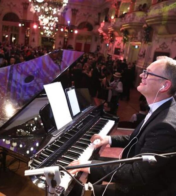 Moments in Church – Hoffnungslichter – Kunst & Kultur Verein